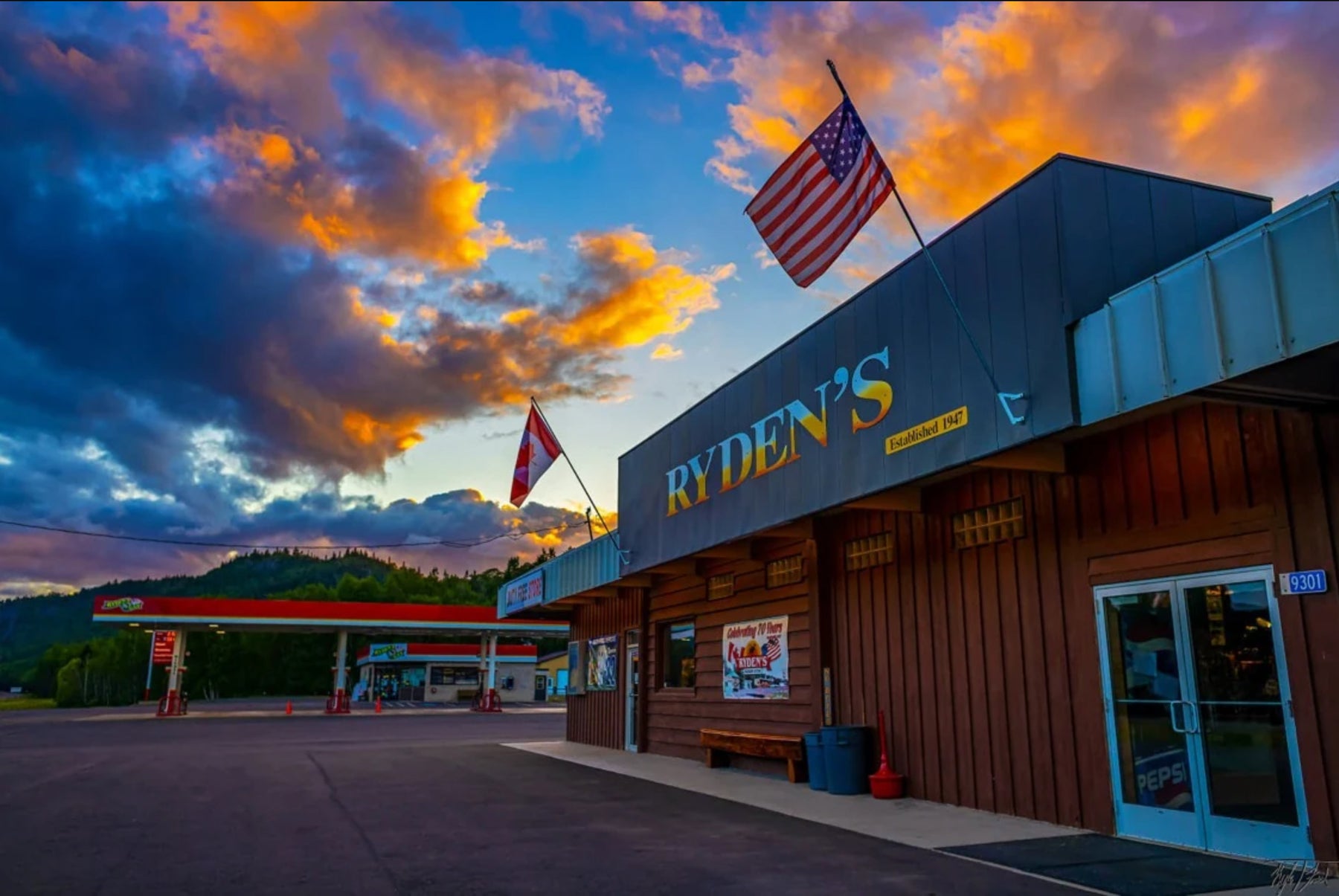 Ryden's Border Store